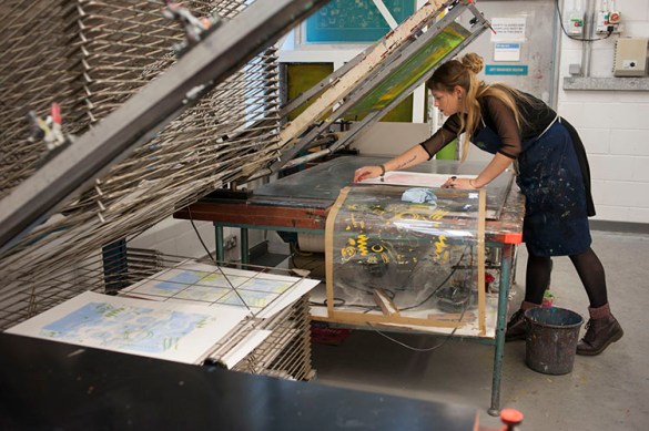 Top 10 Universities for Graphic Design and Illustration in UK | People ...